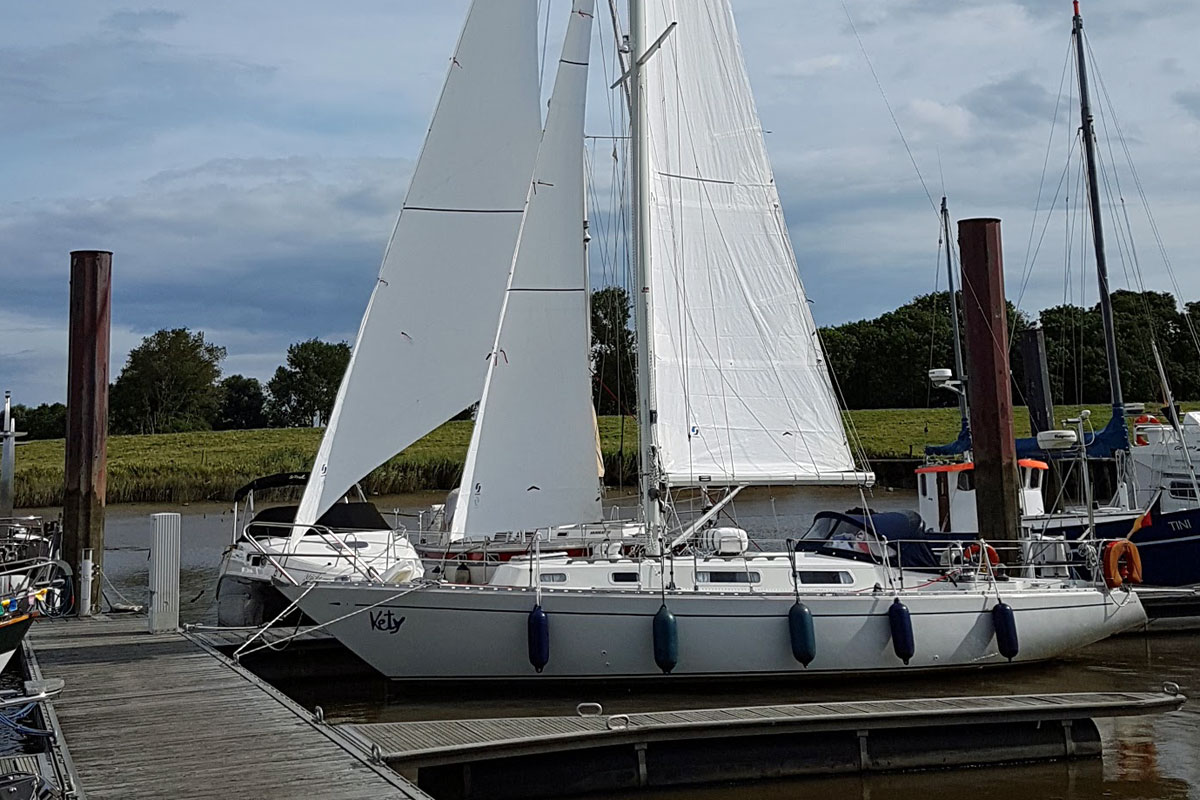 Olson 35 Sailboat Review: Specs, Performance & Cruising Analysis